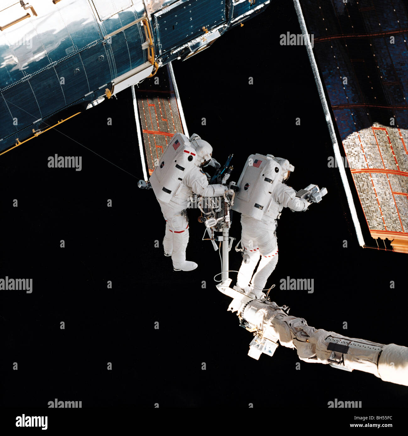 NASA astronauts working on Hubble Space Telescope Stock Photo - Alamy