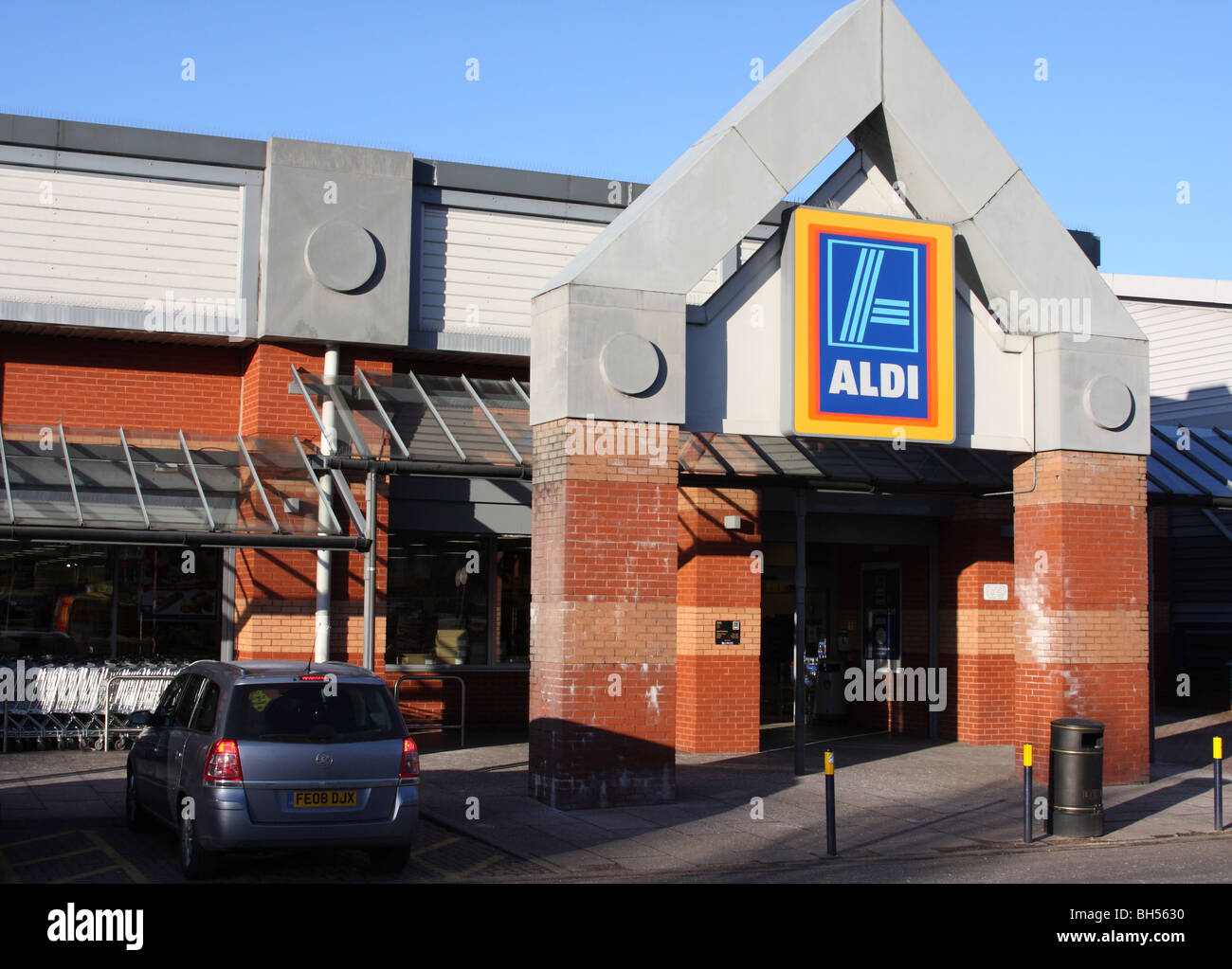 An Aldi supermarket in a U.K. city Stock Photo - Alamy