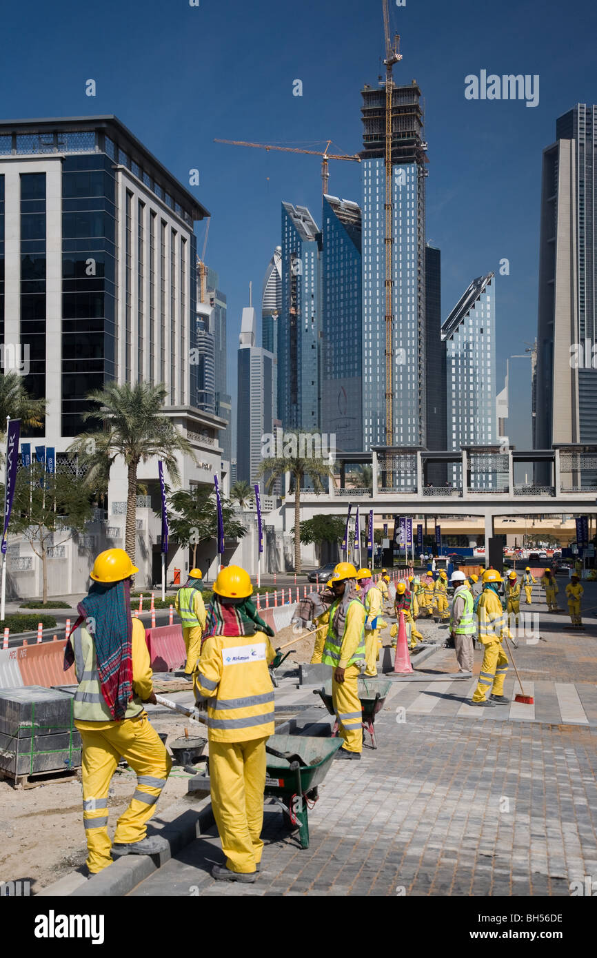 Burj khalifa construction workers hi-res stock photography and images ...