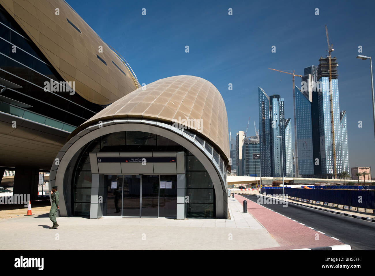 Dubai Metro automated train commuter system uae Stock Photo - Alamy