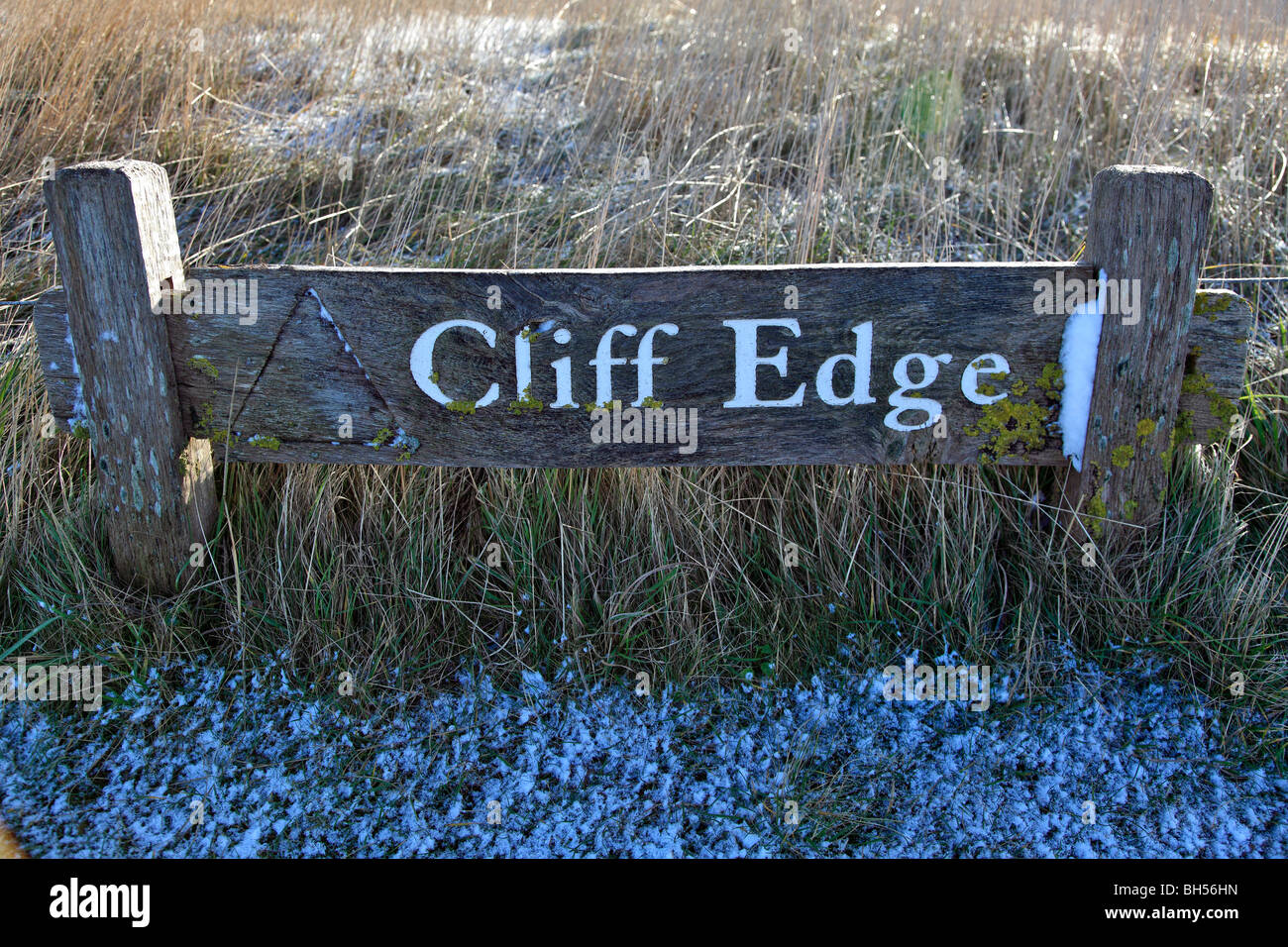 Danger cliff edge warning sign hi-res stock photography and images - Alamy
