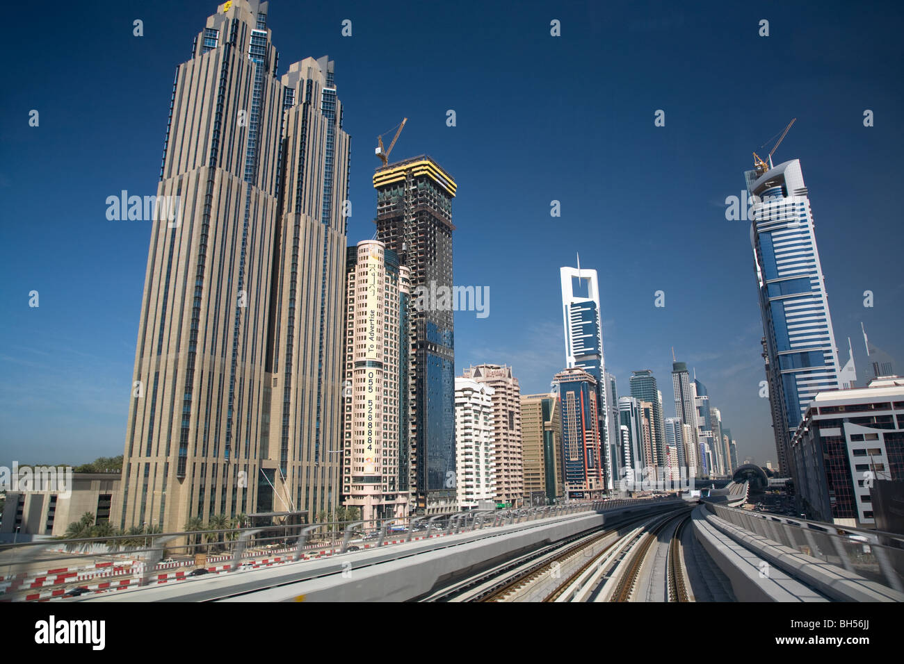 Dubai metro stations hi-res stock photography and images - Alamy