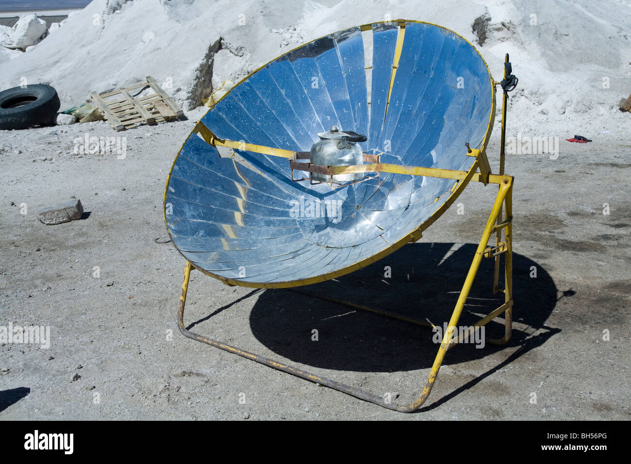 Solarkochtopf, solar cooking pot, Tilcara, Argentina Stock Photo - Alamy