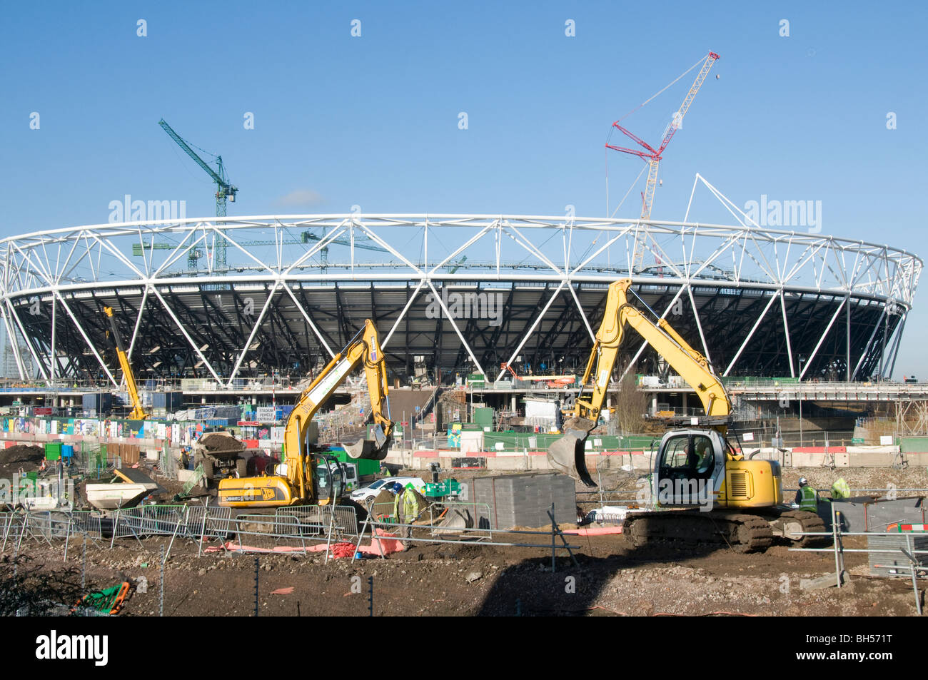 UK. Construction work at London 2012 Olympic Park, with views of ...