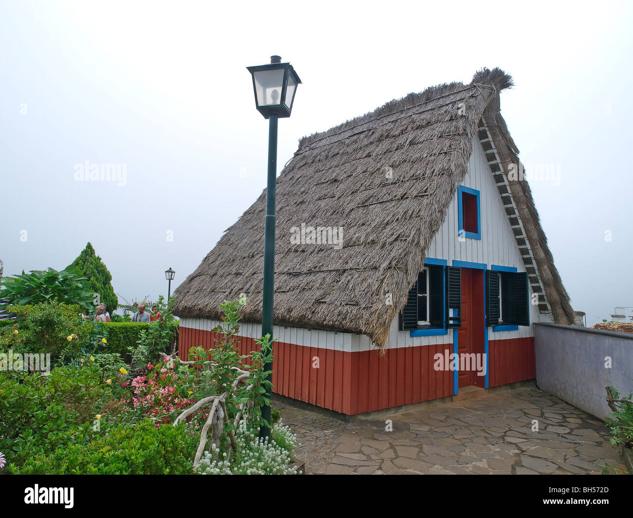 Triangle roof house hi-res stock photography and images - Alamy