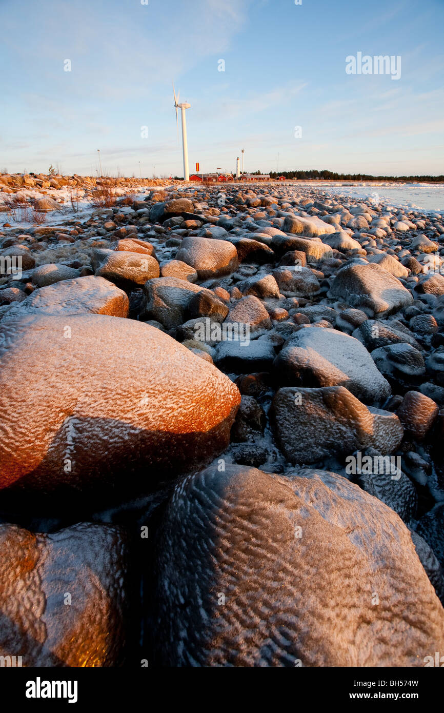 Iced up rocks hi-res stock photography and images - Alamy