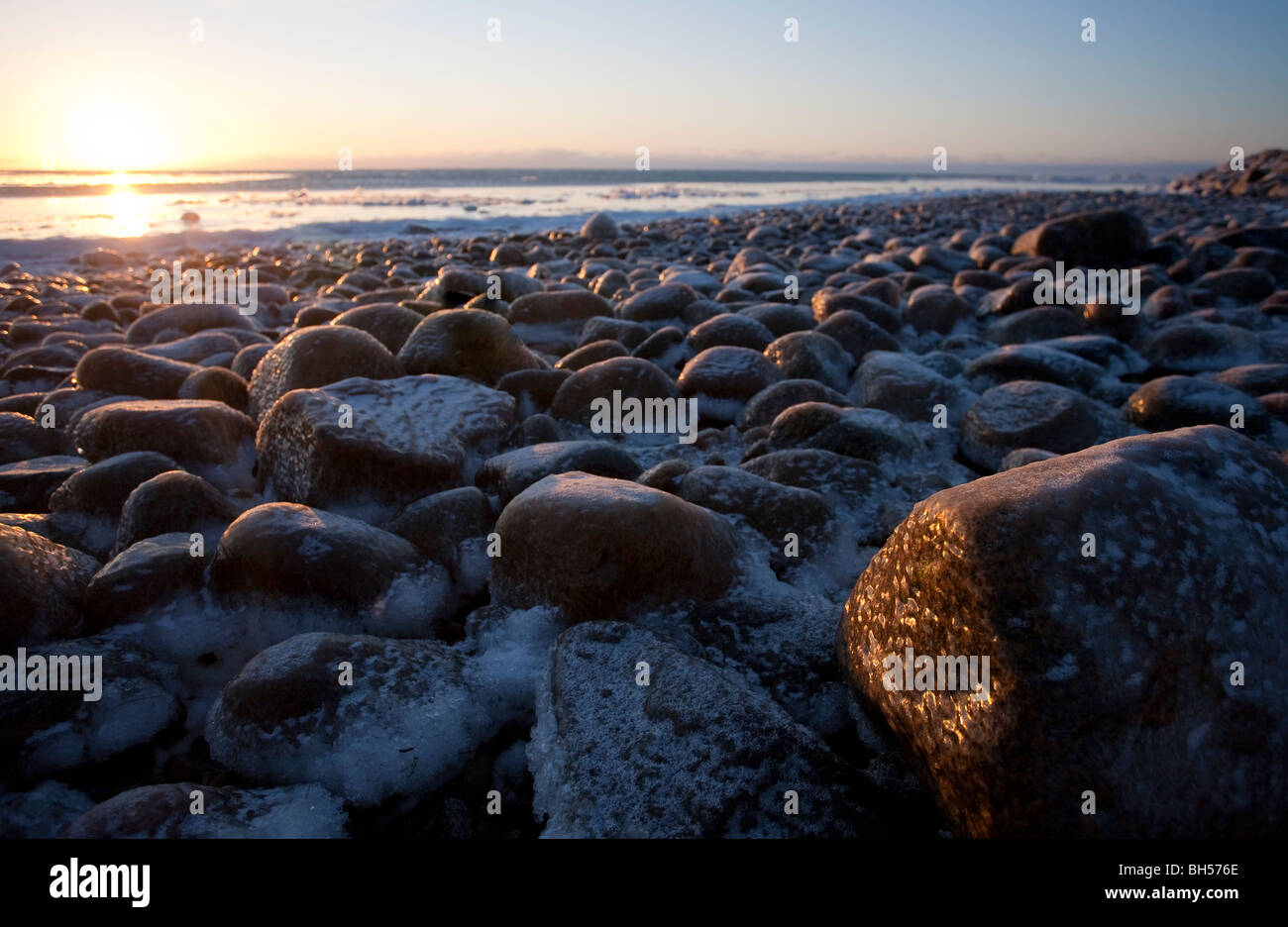 Icy seashore hi-res stock photography and images - Alamy