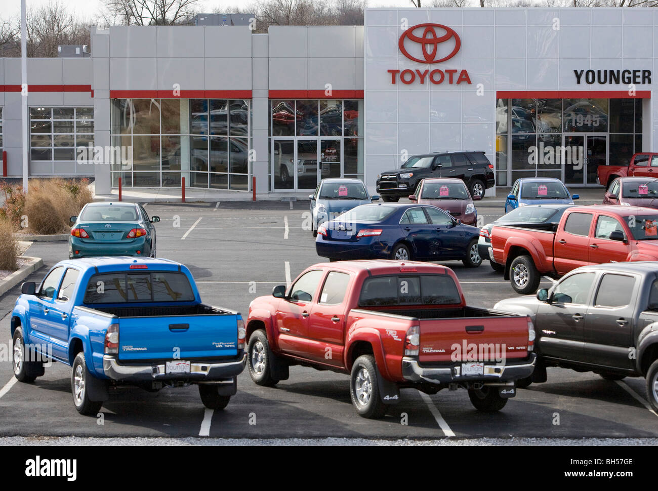 Toyota rav4 logo hi-res stock photography and images - Alamy
