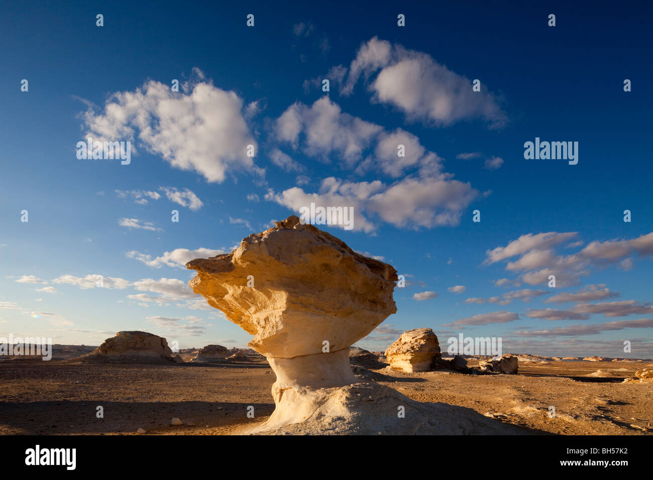 chalk rock formations in the white desert, Farafra oasis, Egypt Stock ...