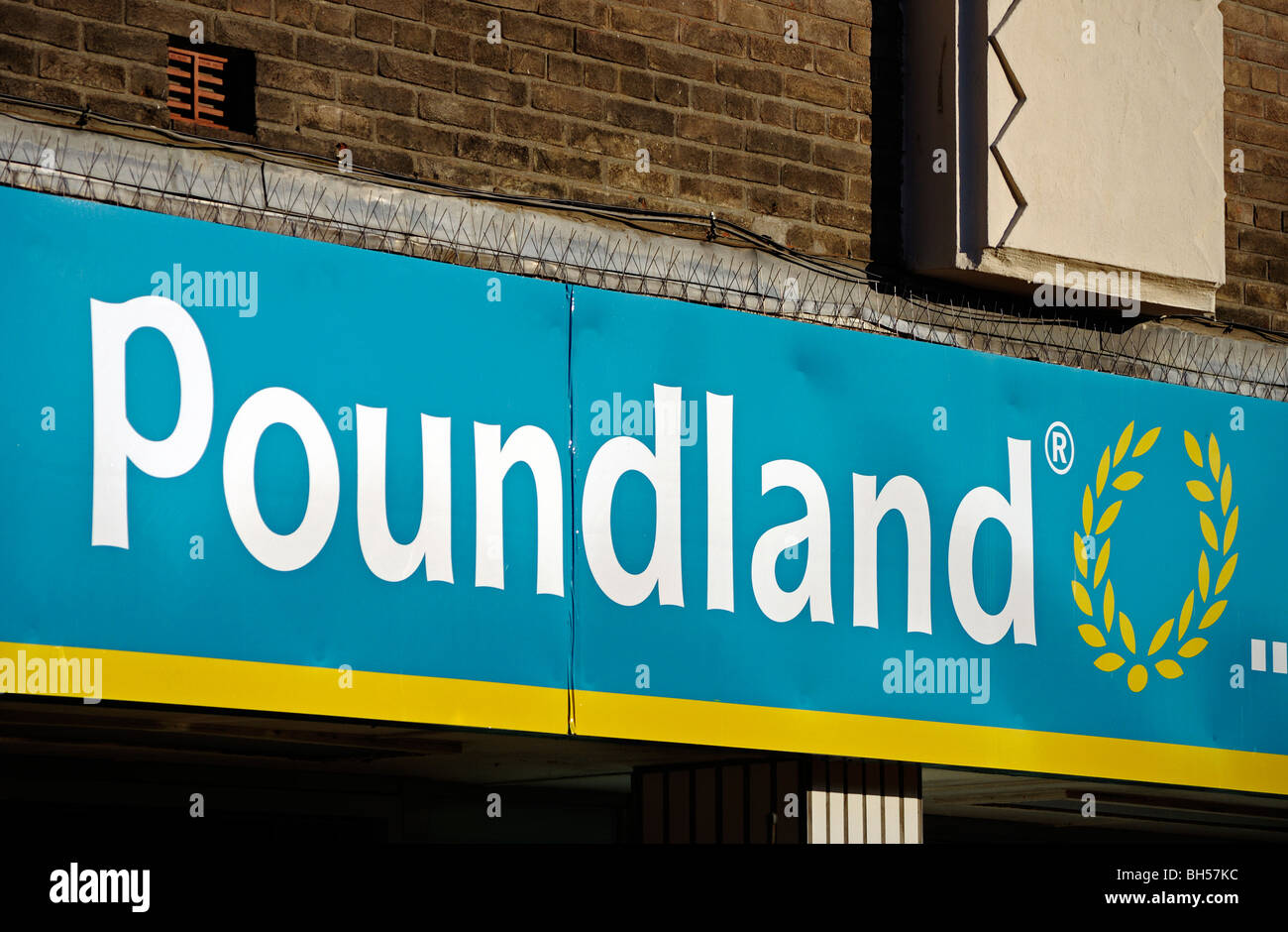 poundland discount store sign, uk Stock Photo - Alamy
