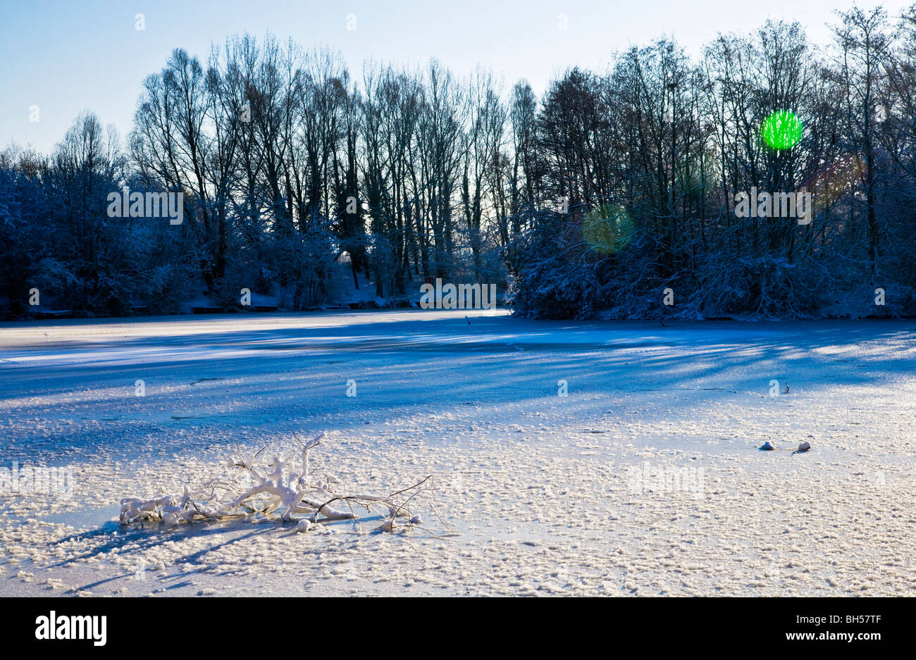 The frozen waters of a small lake known as Liden Lagoon in Swindon ...