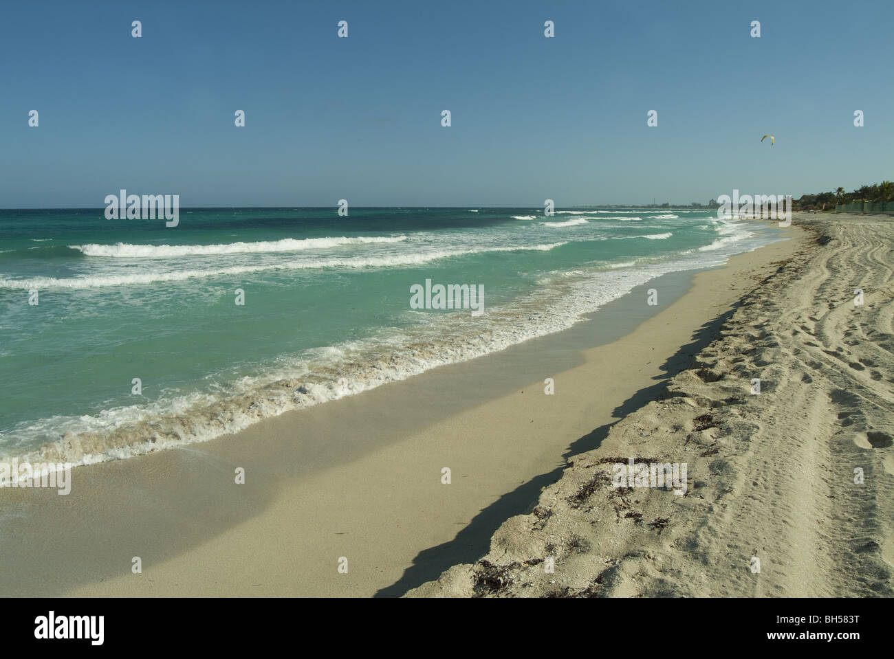 A wide open beach in the Caribbean sea, Cuba Stock Photo - Alamy