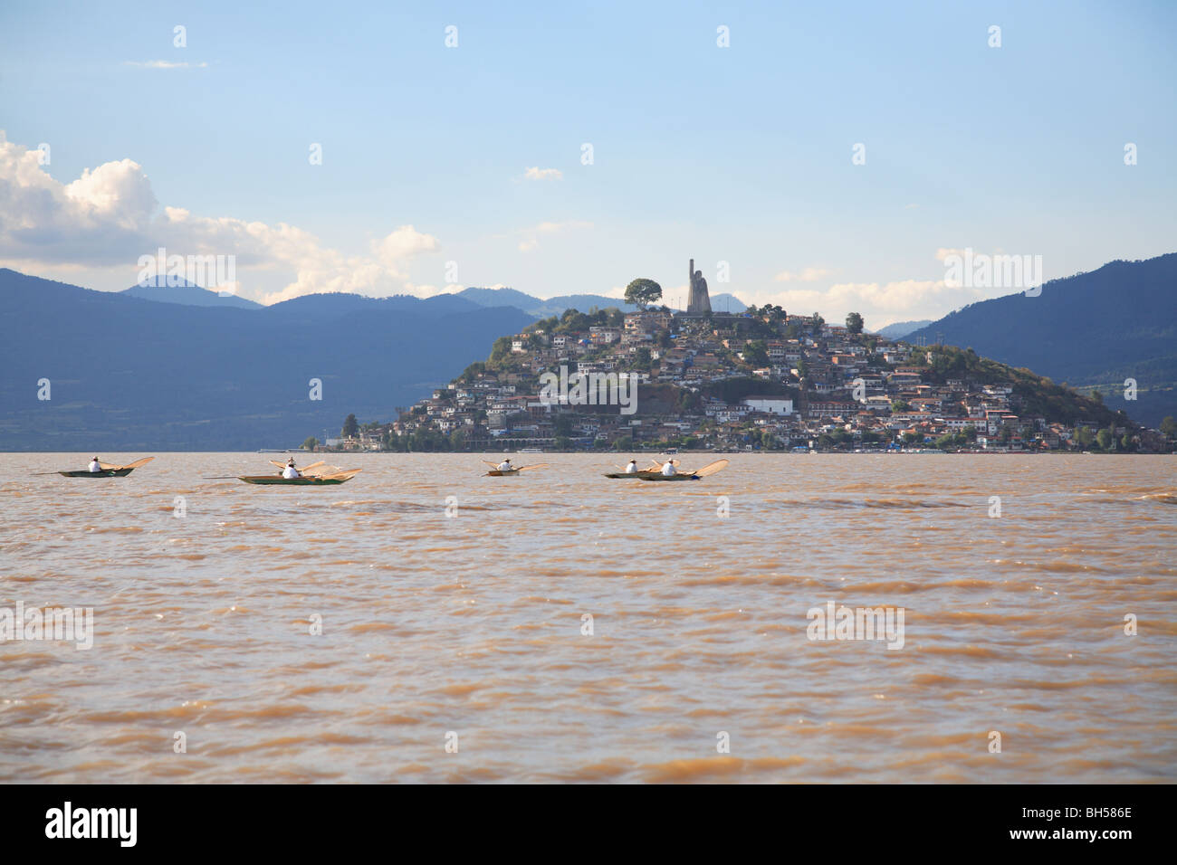 Fisherman, Janitzio Island, Lake Patzcuaro, Patzcuaro, Michoacan state ...