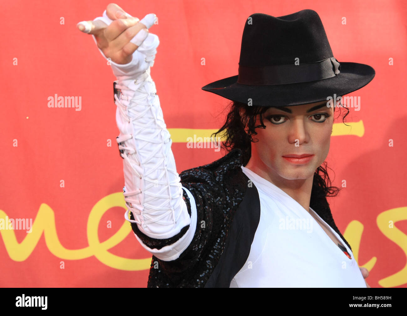 Michael jackson wax figure hi-res stock photography and images - Alamy