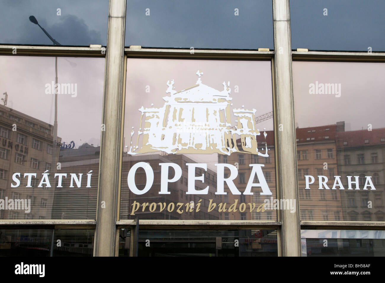 Entrance to the State opera Prague Stock Photo - Alamy