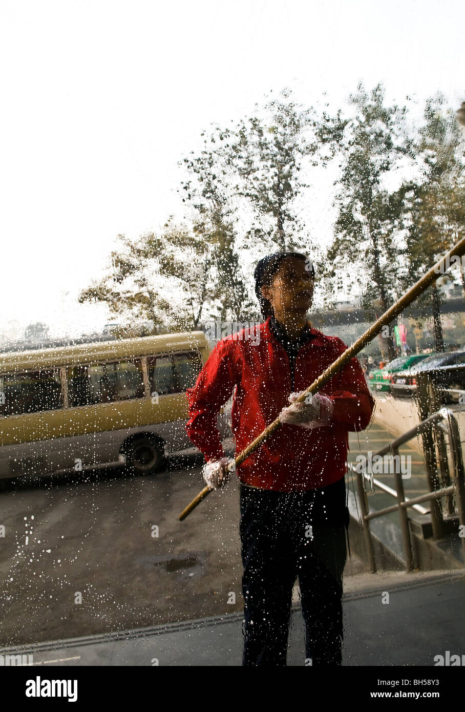 Cleaning the window of a fast food restaurant Stock Photo - Alamy