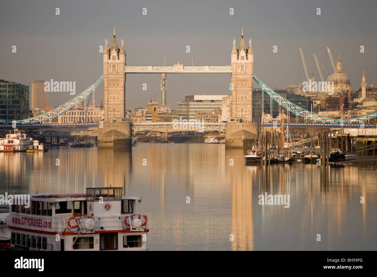 London tower bridge across the river thames hi-res stock photography ...