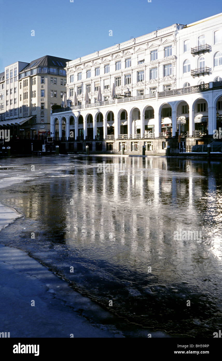 Jan 26, 2010 - View of the partially frozen Kleine Alster in front of ...