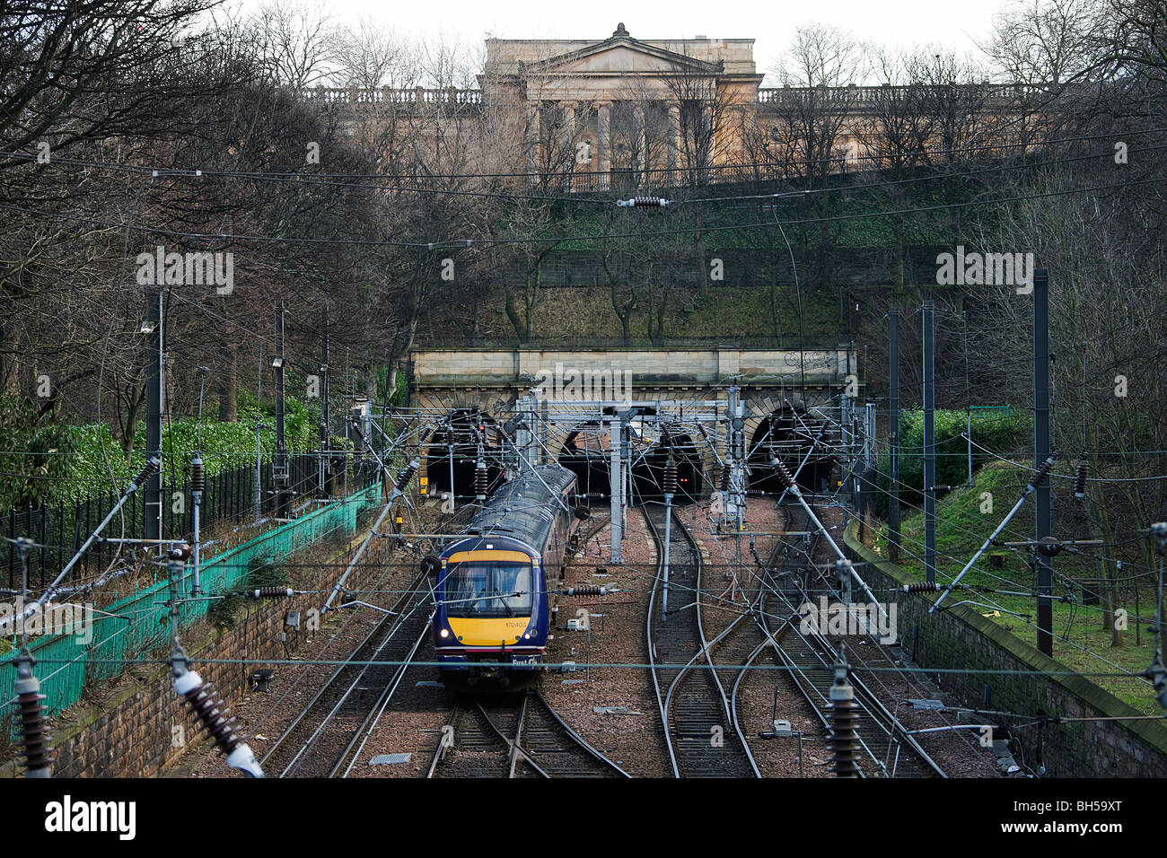 Edinburgh Waverley Train Station Stock Photos & Edinburgh Waverley ...