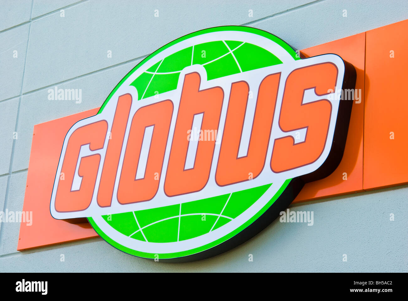 Logo of Globus shopping market Stock Photo - Alamy
