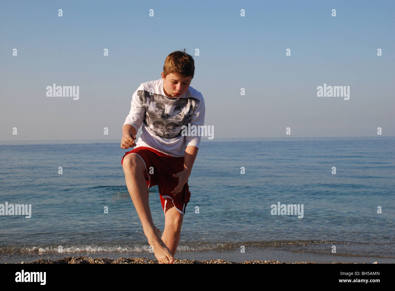 Child acting the sun hi-res stock photography and images - Alamy