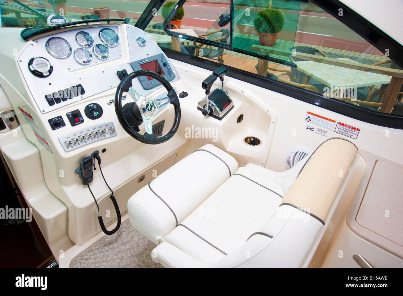 Cockpit with helm of a Sea Ray 305 powerboat / yacht, 2009 model Stock ...