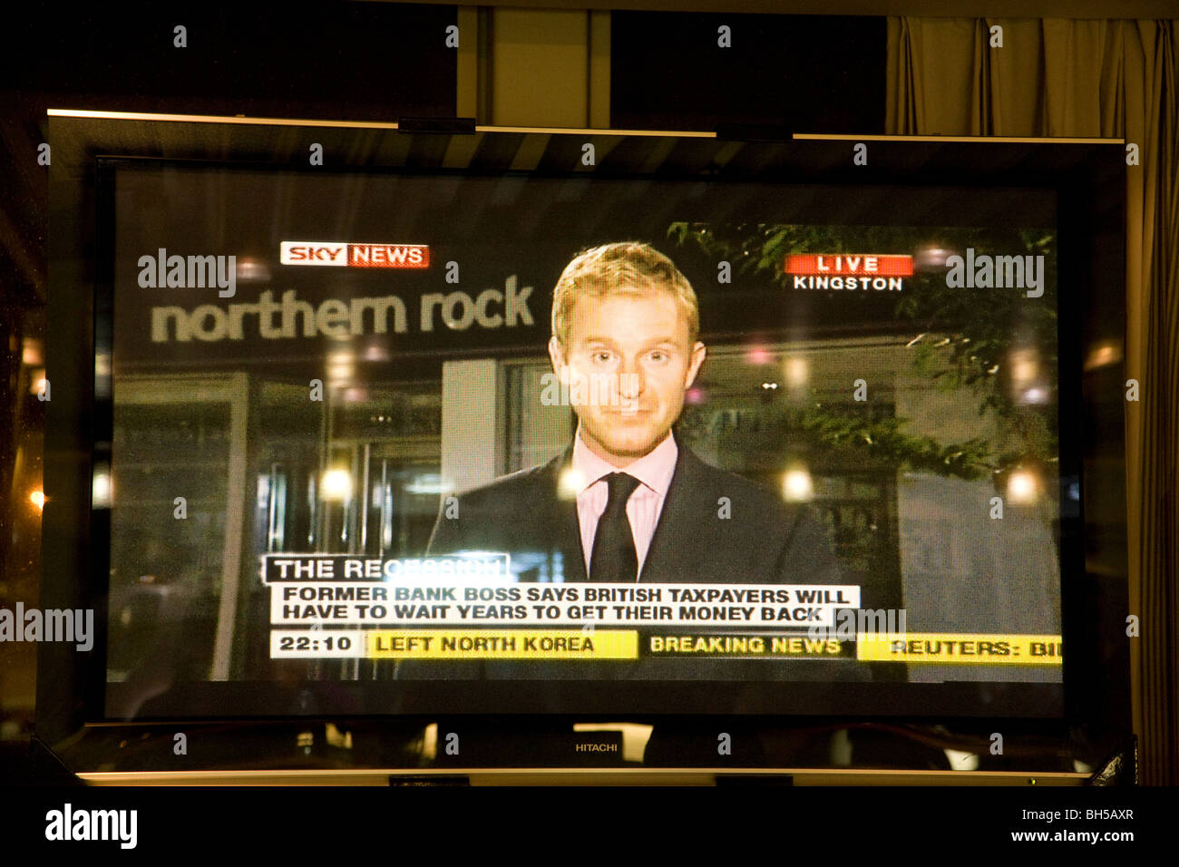 Sky news tv screen hi-res stock photography and images - Alamy