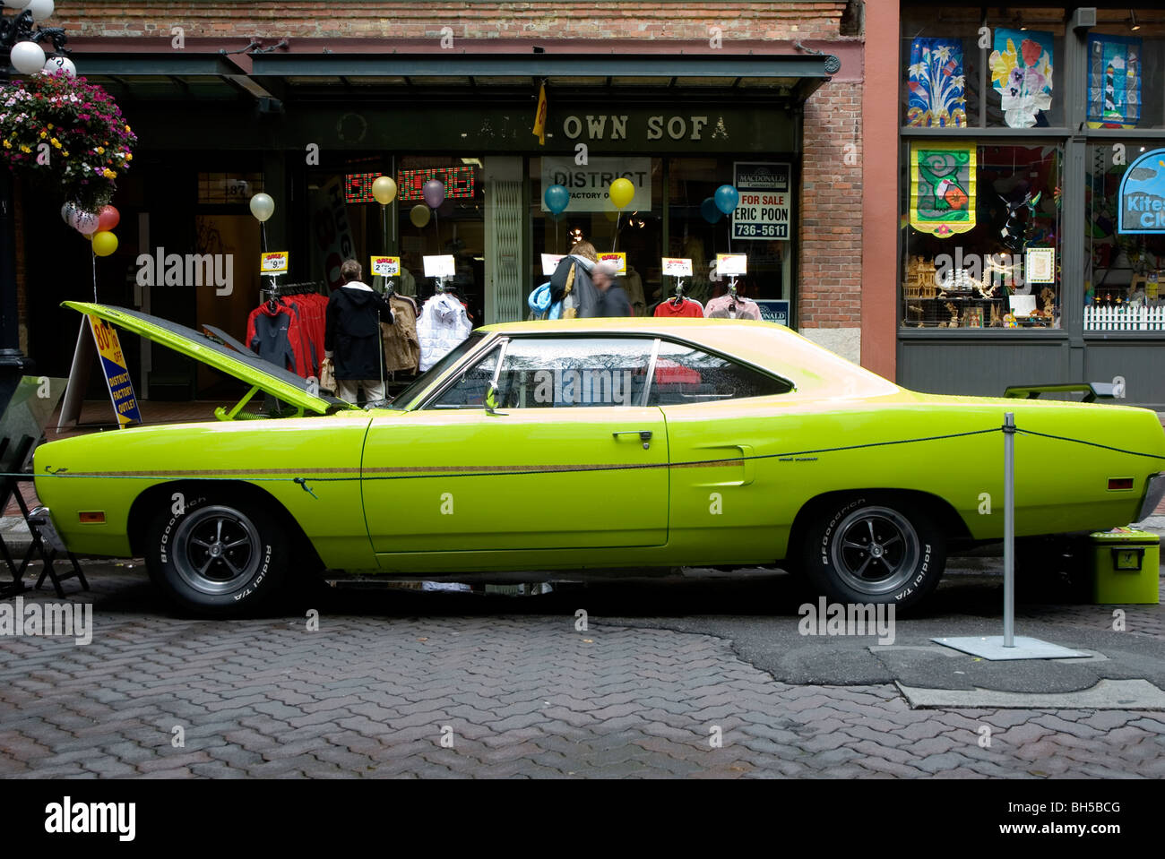 Muscle car at classic car show Stock Photo - Alamy