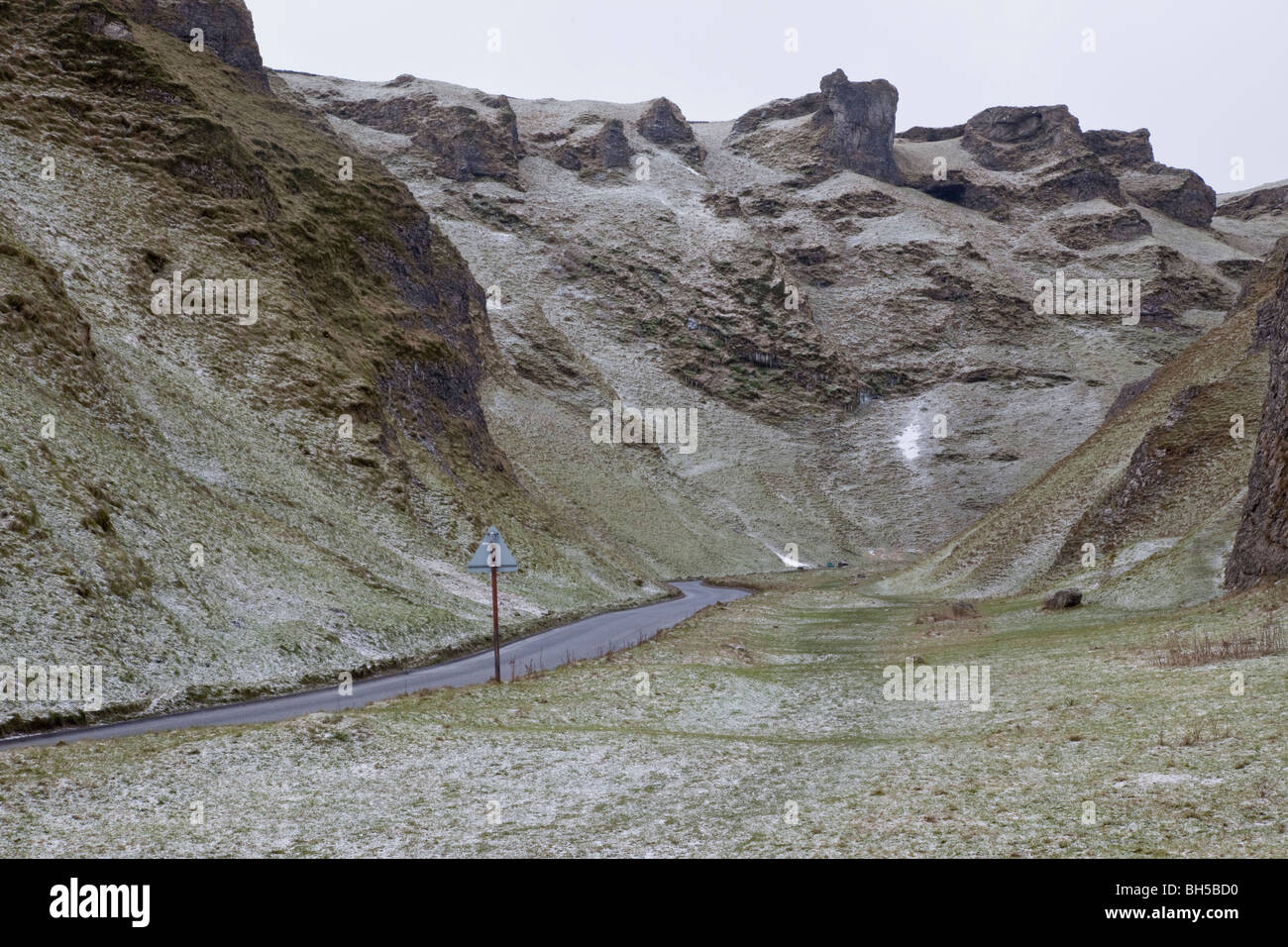 Winnat's Pass, Castleton, Derbyshire Stock Photo - Alamy