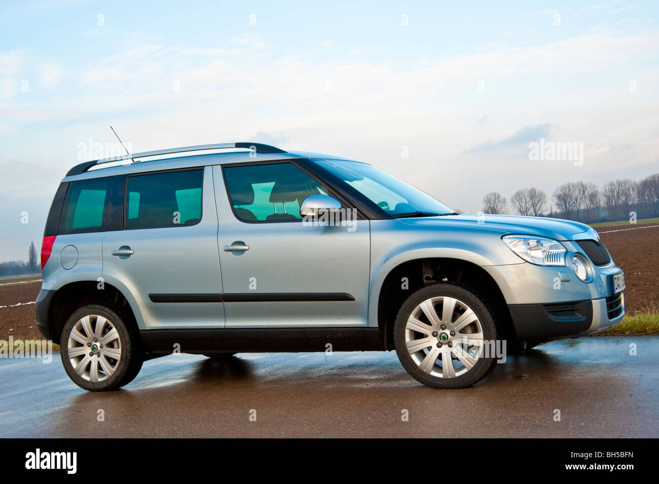 Front, side view Skoda Yeti SUV, 2010 model in light blue metallic ...