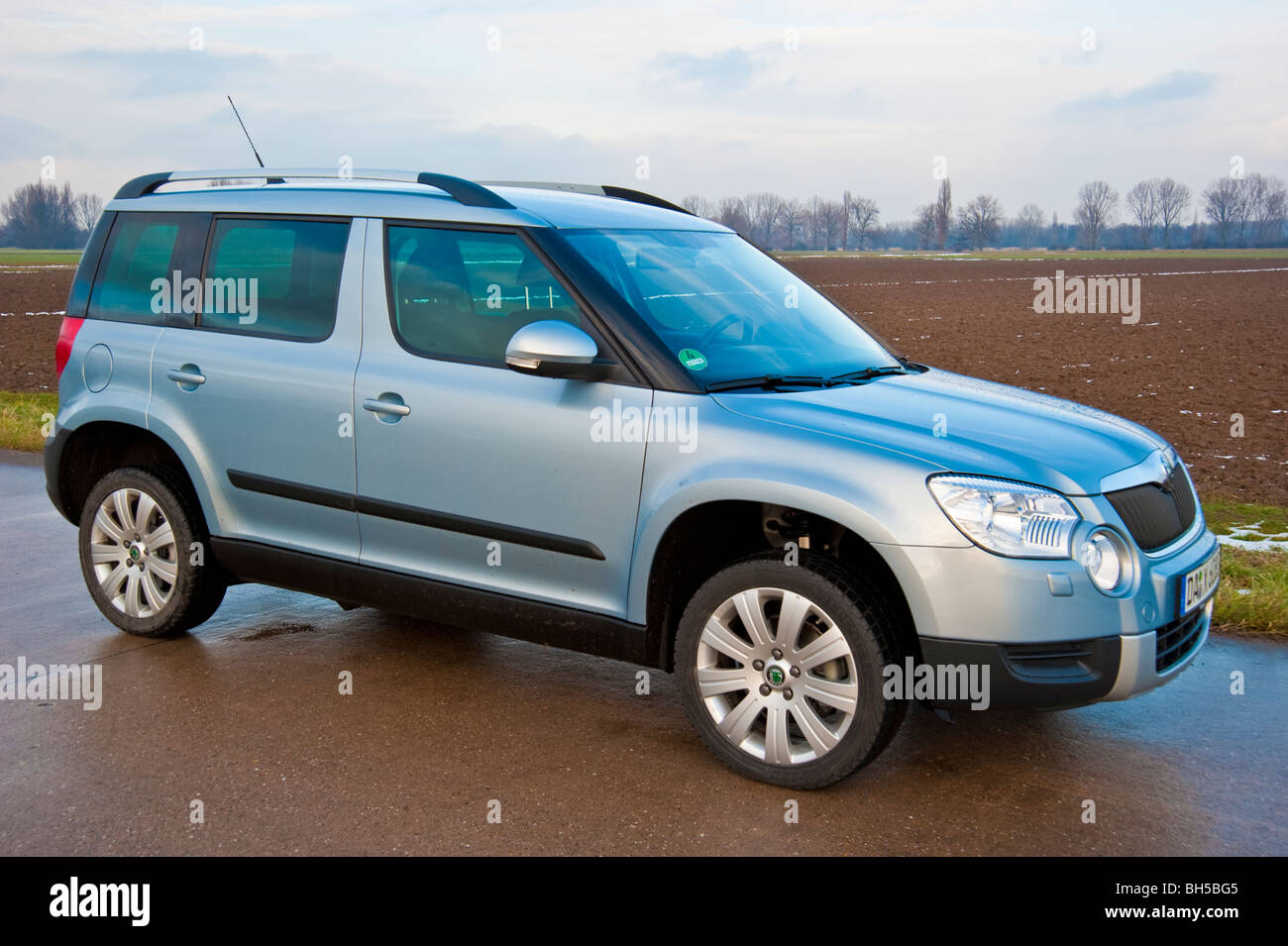 Front, side view Skoda Yeti SUV, 2010 model in light blue metallic ...