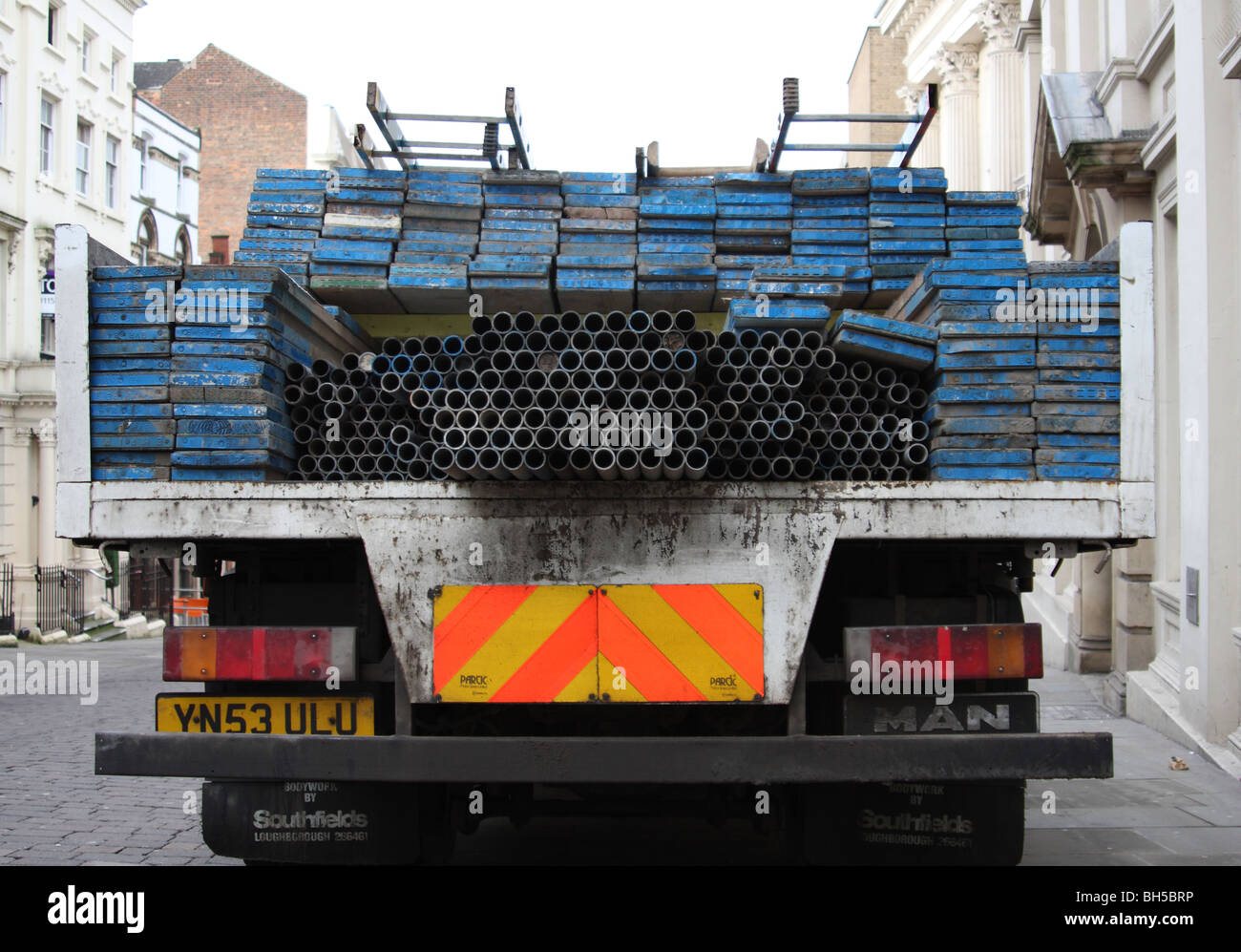 Flat Bed Lorry Stock Photos & Flat Bed Lorry Stock Images - Alamy