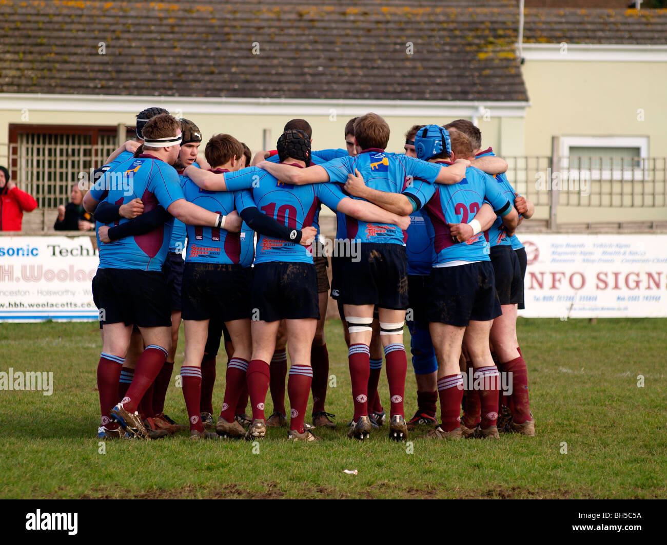 England rugby team huddle hi-res stock photography and images - Alamy