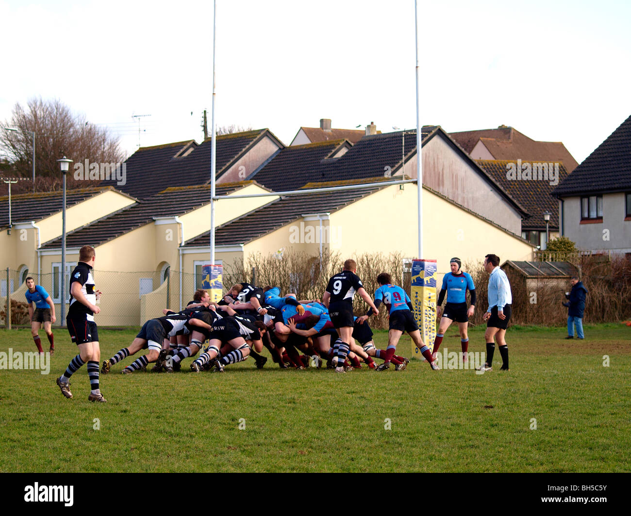 Rugby scrum amateur hi-res stock photography and images - Alamy