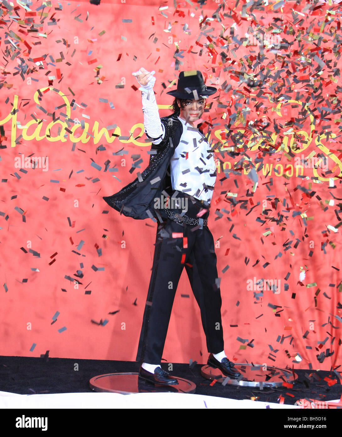 MICHAEL JACKSON WAX FIGURE WAX FIGURE OF MICHAEL JACKSON AT MADAM ...