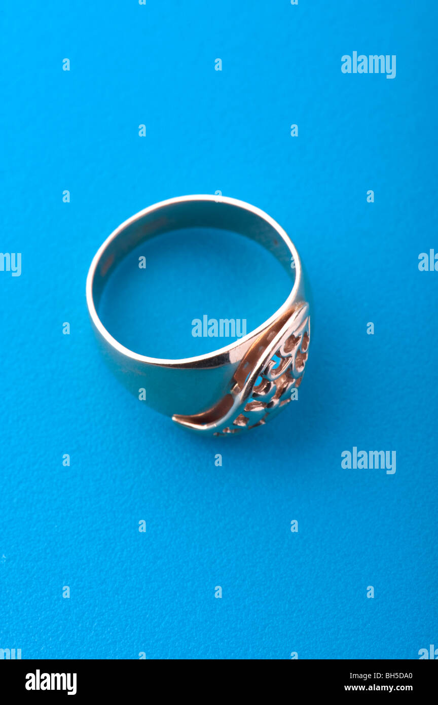 Gold ring hi-res stock photography and images - Alamy