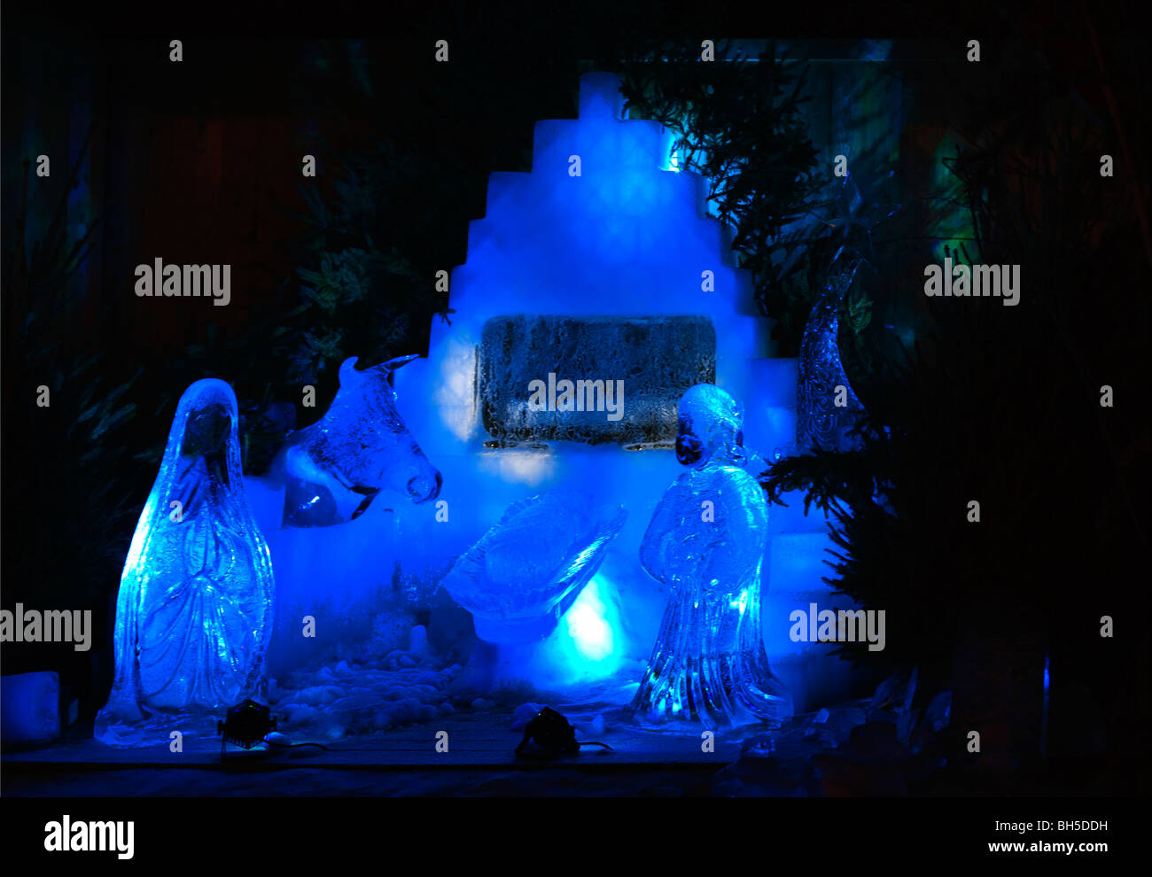 Ice sculpture christmas nativity creche hi-res stock photography and ...