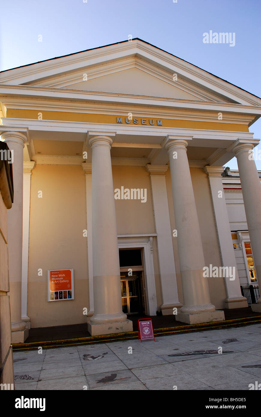Leicester museum and art gallery hi-res stock photography and images ...
