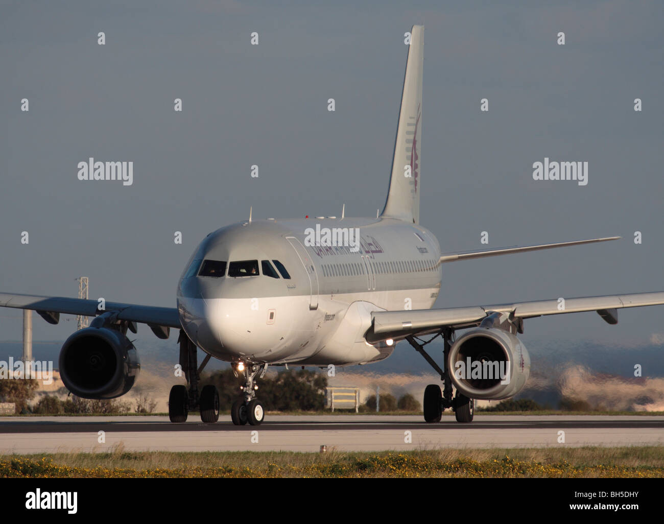 Qatar airbus a320 hi-res stock photography and images - Alamy