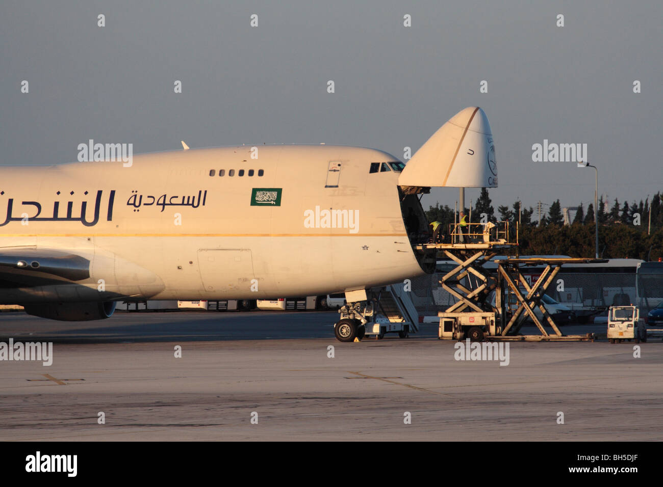 Boeing 747 cargo loading hi-res stock photography and images - Alamy