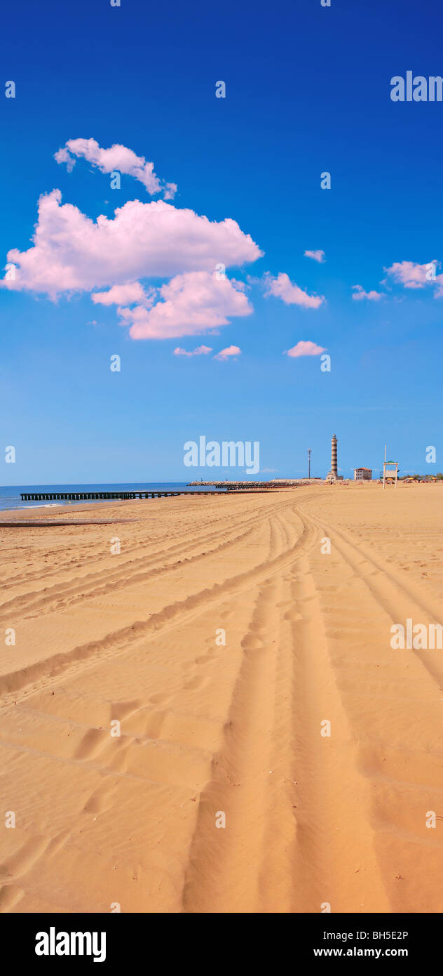 Beach scene from Italian resort Lido di Jesolo Stock Photo - Alamy