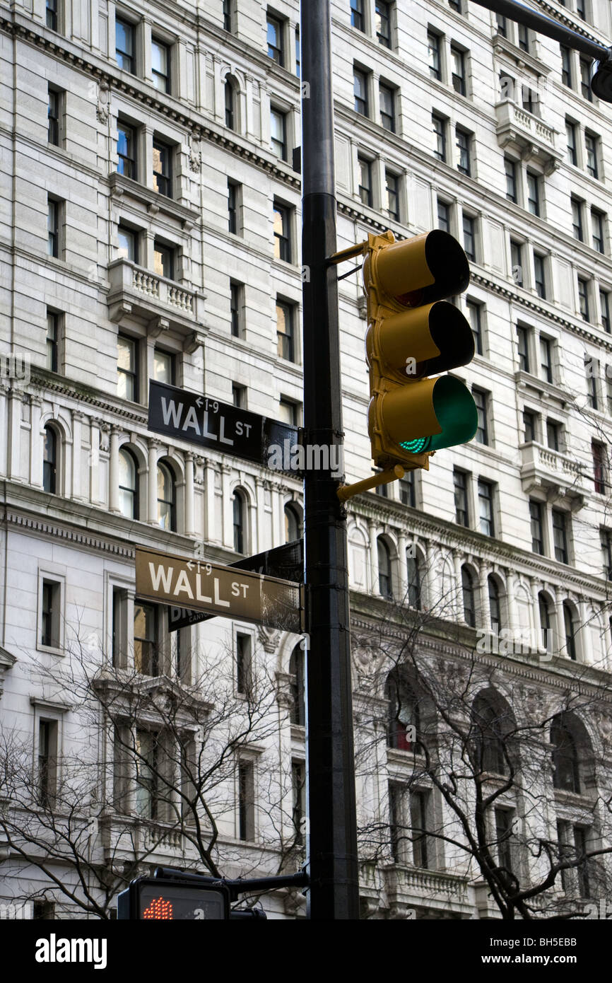 Nyc streetlight hi-res stock photography and images - Alamy