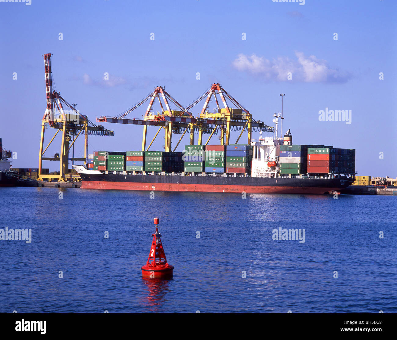 Container ship unloading, Muscat Port, Muscat, Sultinate of Oman Stock ...
