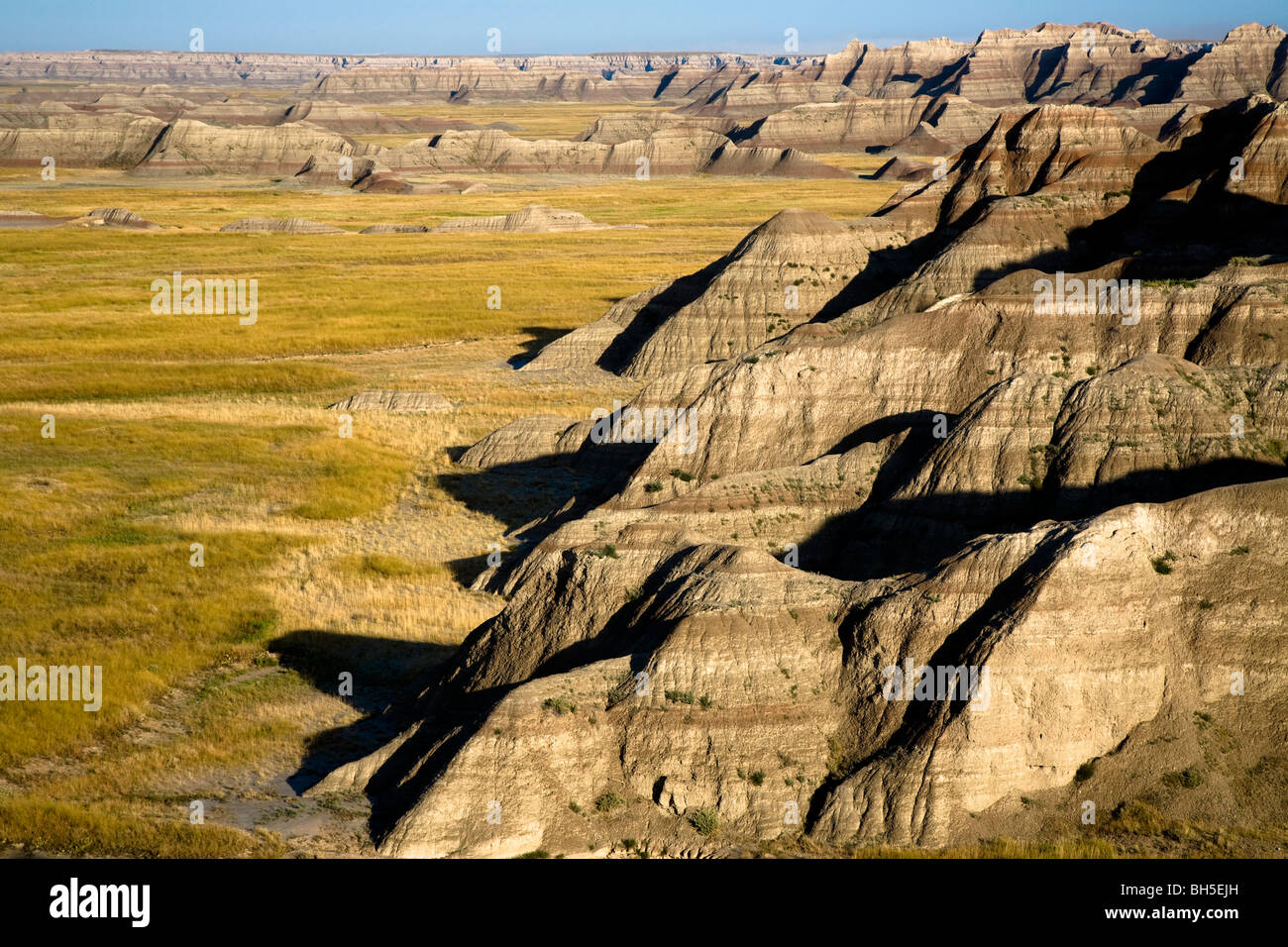 Terraced cliffs badlands prairie grassland hi-res stock photography and ...