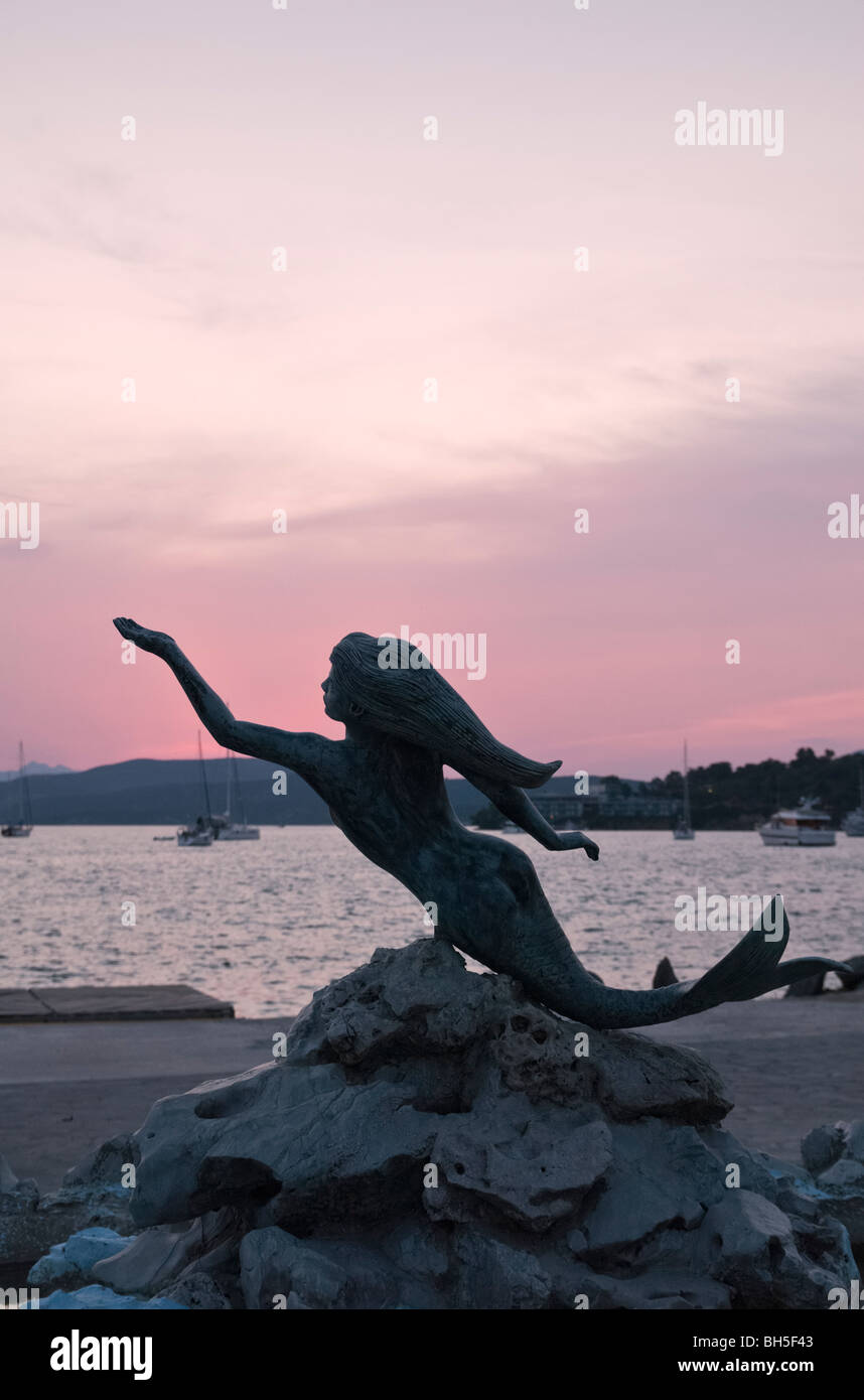 Mermaid silhouette hi-res stock photography and images - Alamy