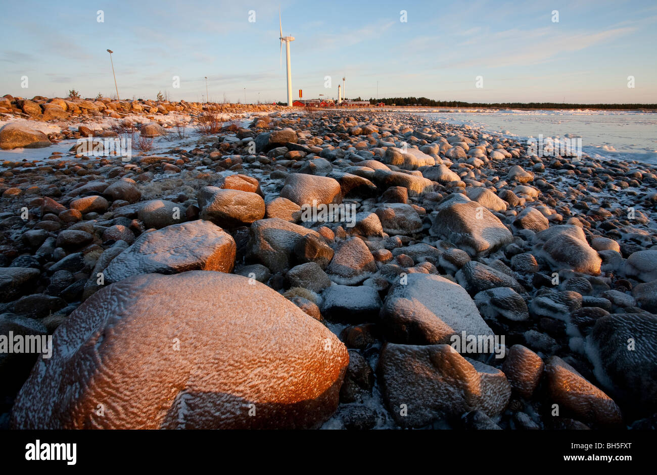 Iced up rocks hi-res stock photography and images - Alamy