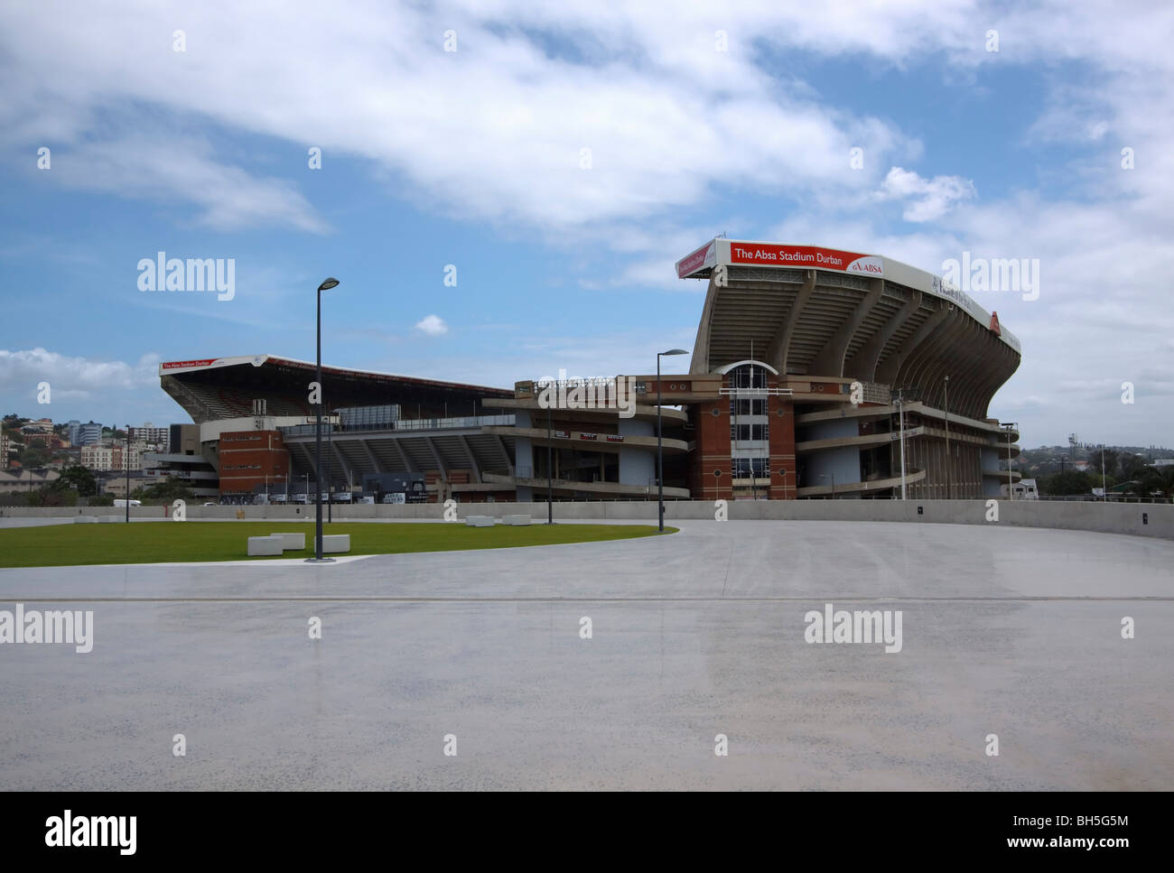 Modern rugby stadium hi-res stock photography and images - Alamy