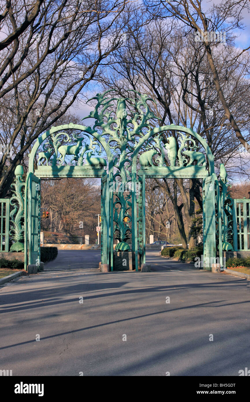 Zoo entrance gate hi-res stock photography and images - Alamy
