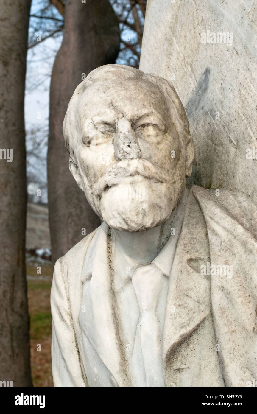 Crumbling statue hi-res stock photography and images - Alamy