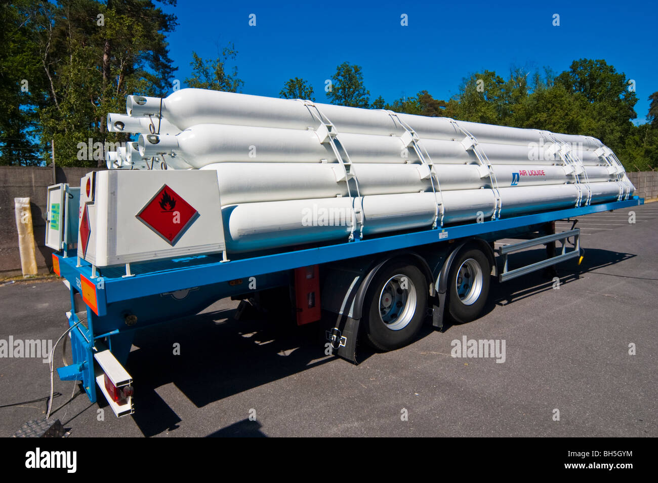 Mobile hydrogen refueling station from Air Liquide at Michelin ...